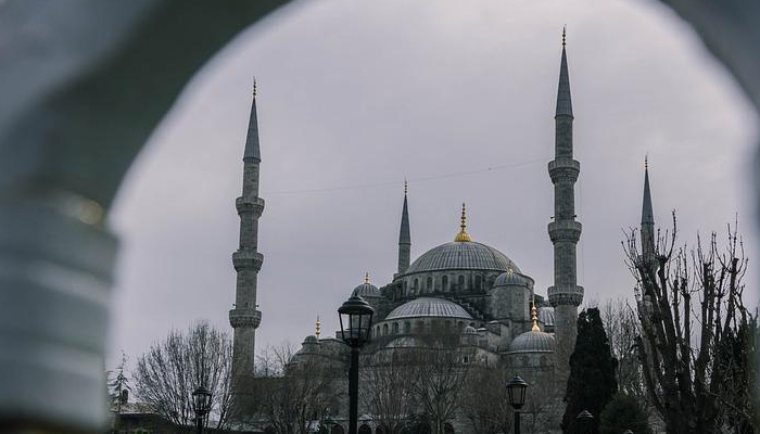 Mendengar Azan Harus Bagaimana? - Pusat Studi Islam